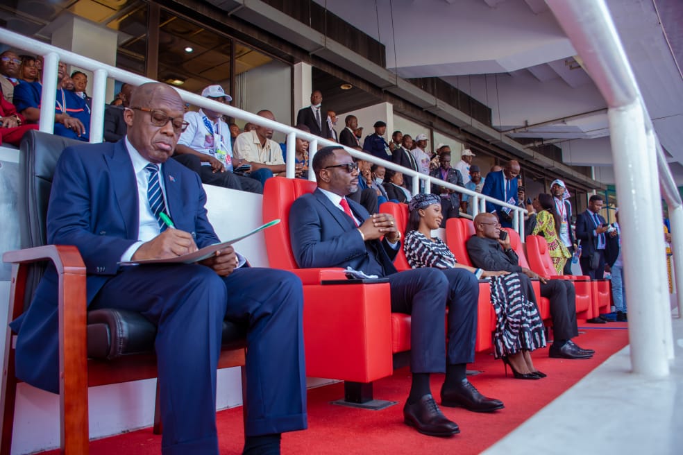 Éducation en RDC : Tony Muaba rend hommage à l’enseignant pour le ...