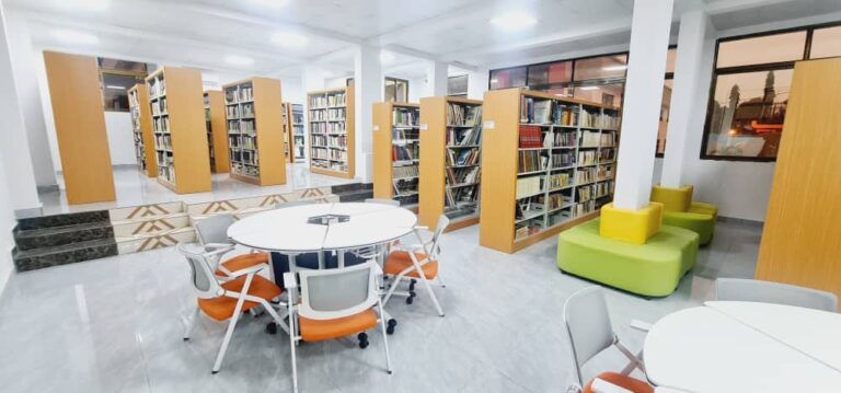 Éducation : La plus belle bibliothèque scolaire de la RDC inaugurée, ce ...